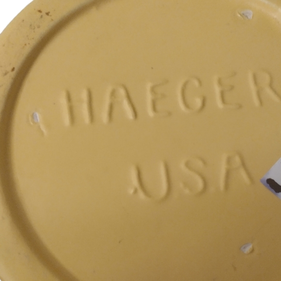 Haegar | Accents | Vintage Haeger Usa Vase Urn Yellow Matte Finish ...